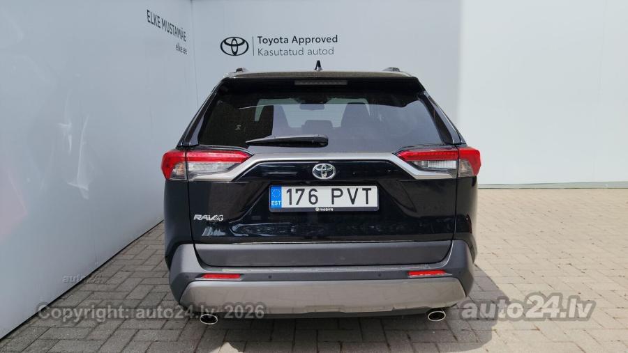 Melns Toyota RAV4 2021 Tallina, ar dzinēja tilpumu 1.99 L un nobraukumu 101 tūkst. km par 26900 €, foto 5 vietnē AUTOMOTO.COM.LV