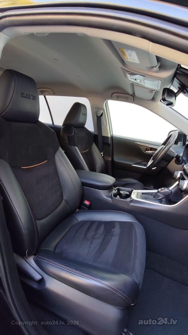 Melns Toyota RAV4 2021 Tallina, ar dzinēja tilpumu 1.99 L un nobraukumu 101 tūkst. km par 26900 €, foto 6 vietnē AUTOMOTO.COM.LV