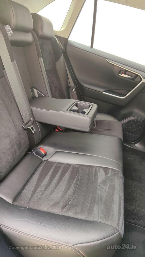 Melns Toyota RAV4 2021 Tallina, ar dzinēja tilpumu 1.99 L un nobraukumu 101 tūkst. km par 26900 €, foto 7 vietnē AUTOMOTO.COM.LV