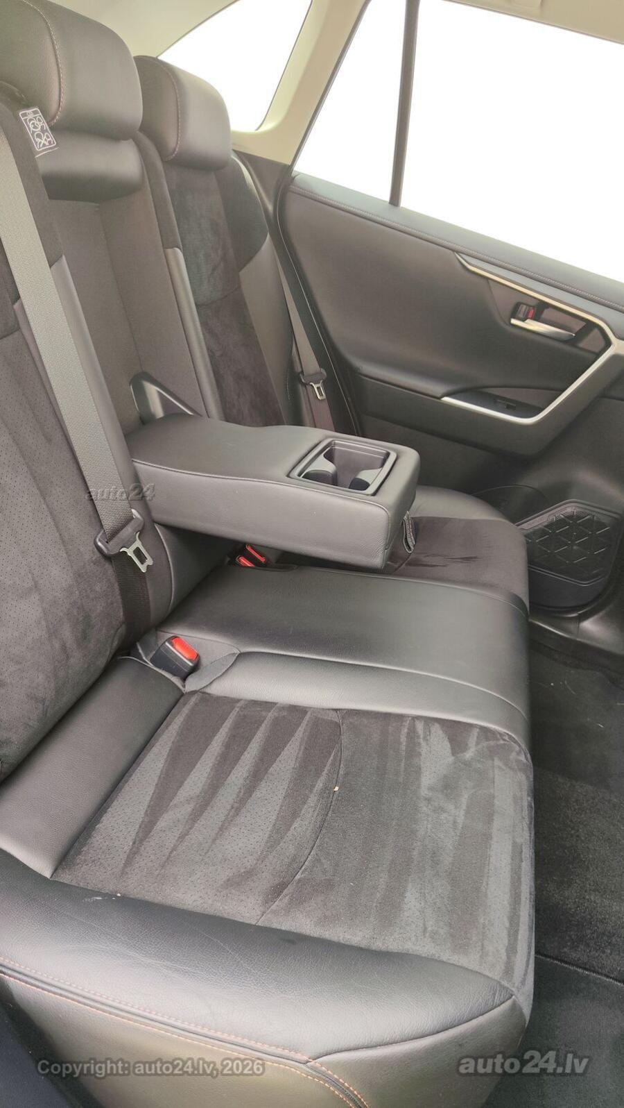 Melns Toyota RAV4 2021 Tallina, ar dzinēja tilpumu 1.99 L un nobraukumu 101 tūkst. km par 26900 €, foto 8 vietnē AUTOMOTO.COM.LV