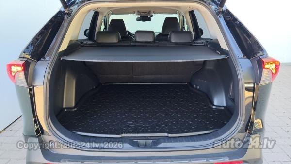 Melns Toyota RAV4 2021 Tallina, ar dzinēja tilpumu 1.99 L un nobraukumu 101 tūkst. km par 26900 €, foto 10 vietnē AUTOMOTO.COM.LV
