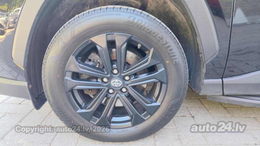 Melns Toyota RAV4 2021 Tallina, ar dzinēja tilpumu 1.99 L un nobraukumu 101 tūkst. km par 26900 €, foto 15 vietnē AUTOMOTO.COM.LV