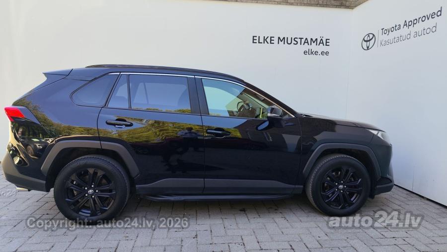 Melns Toyota RAV4 2021 Tallina, ar dzinēja tilpumu 1.99 L un nobraukumu 101 tūkst. km par 26900 €, foto 16 vietnē AUTOMOTO.COM.LV