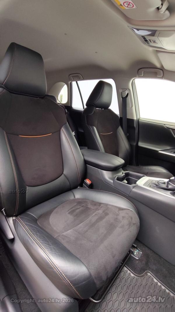 Melns Toyota RAV4 2021 Tallina, ar dzinēja tilpumu 2.49 L un nobraukumu 119 tūkst. km par 29995 €, foto 6 vietnē AUTOMOTO.COM.LV