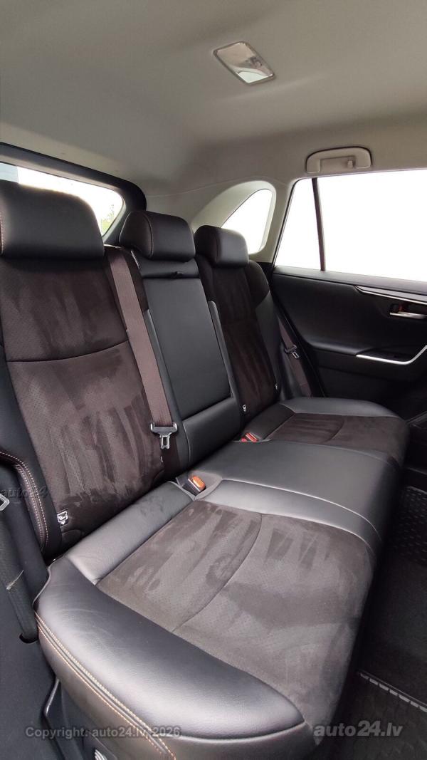 Melns Toyota RAV4 2021 Tallina, ar dzinēja tilpumu 2.49 L un nobraukumu 119 tūkst. km par 29995 €, foto 7 vietnē AUTOMOTO.COM.LV