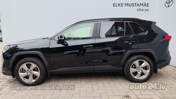 Black Toyota RAV4 2021 in Tallinn, with an engine capacity of 2.49 L and mileage of 119 thousand km for 29995 €, photo 3 on AUTOMOTO.COM.LV