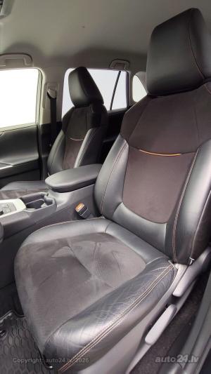 Black Toyota RAV4 2021 in Tallinn, with an engine capacity of 2.49 L and mileage of 119 thousand km for 29995 €, photo 12 on AUTOMOTO.COM.LV