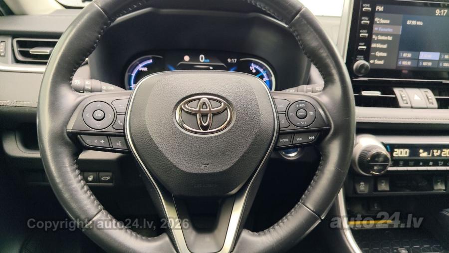 Black Toyota RAV4 2021 in Tallinn, with an engine capacity of 2.49 L and mileage of 119 thousand km for 29995 €, photo 13 on AUTOMOTO.COM.LV