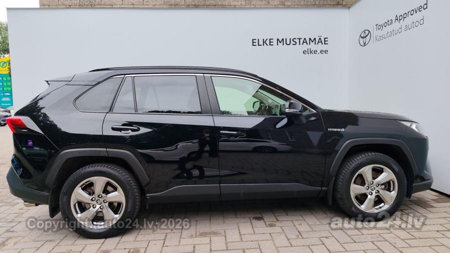 Black Toyota RAV4 2021 in Tallinn, with an engine capacity of 2.49 L and mileage of 119 thousand km for 29995 €, photo 17 on AUTOMOTO.COM.LV