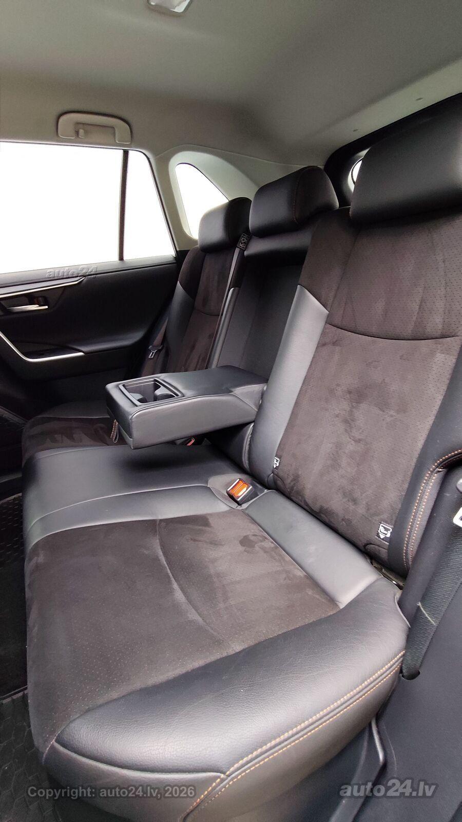 Black Toyota RAV4 2021 in Tallinn, with an engine capacity of 2.49 L and mileage of 119 thousand km for 29995 €, photo 18 on AUTOMOTO.COM.LV