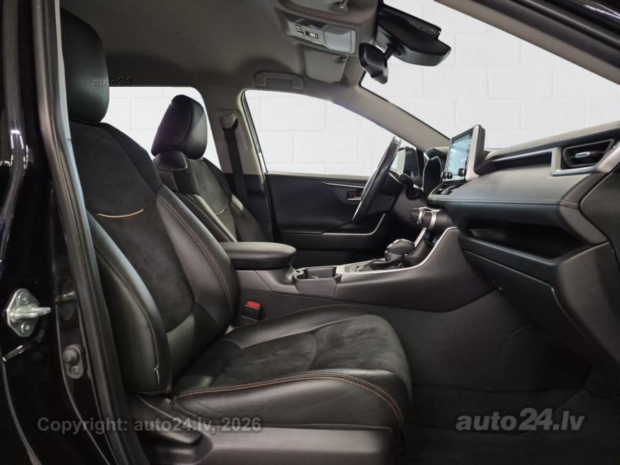 Black Toyota RAV4 2021 in Tallinn, with an engine capacity of 2.00 L and mileage of 99 thousand km for 24990 €, photo 7 on AUTOMOTO.COM.LV