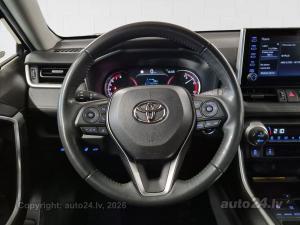 Black Toyota RAV4 2021 in Tallinn, with an engine capacity of 2.00 L and mileage of 99 thousand km for 24990 €, photo 13 on AUTOMOTO.COM.LV