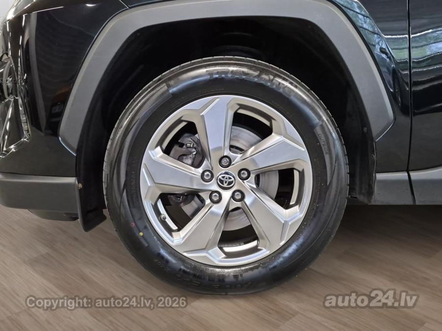 Black Toyota RAV4 2021 in Tallinn, with an engine capacity of 2.00 L and mileage of 99 thousand km for 24990 €, photo 16 on AUTOMOTO.COM.LV