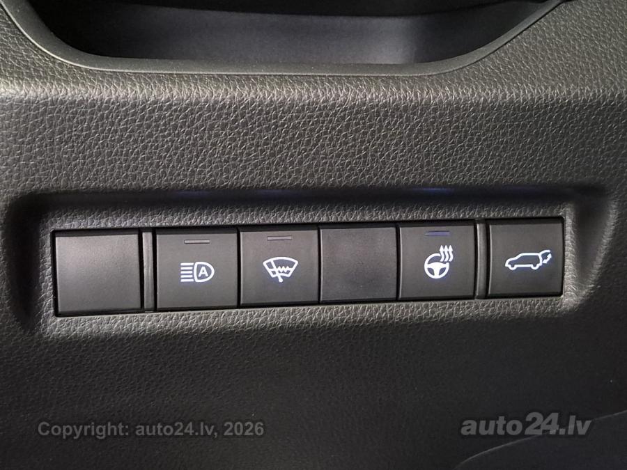 Black Toyota RAV4 2021 in Tallinn, with an engine capacity of 2.00 L and mileage of 99 thousand km for 24990 €, photo 19 on AUTOMOTO.COM.LV