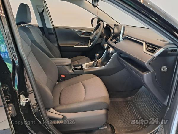 Черный Тойота РАВ 4 2021 в Нарва, объемом двигателя 1.99 л и пробегом 57 тыс. км за 23490 €, фото 10 на AUTOMOTO.COM.LV