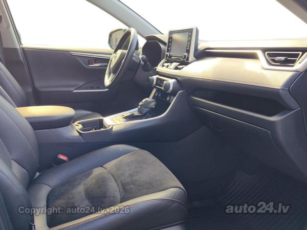 Black Toyota RAV4 2021 in Tallinn, with an engine capacity of 2.49 L and mileage of 53 thousand km for 31895 €, photo 6 on AUTOMOTO.COM.LV