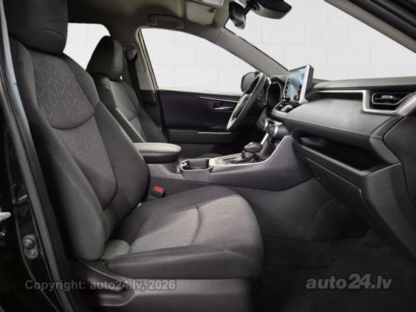 Melns Toyota RAV4 2021 Tallina, ar dzinēja tilpumu 2.00 L un nobraukumu 170 tūkst. km par 22490 €, foto 7 vietnē AUTOMOTO.COM.LV