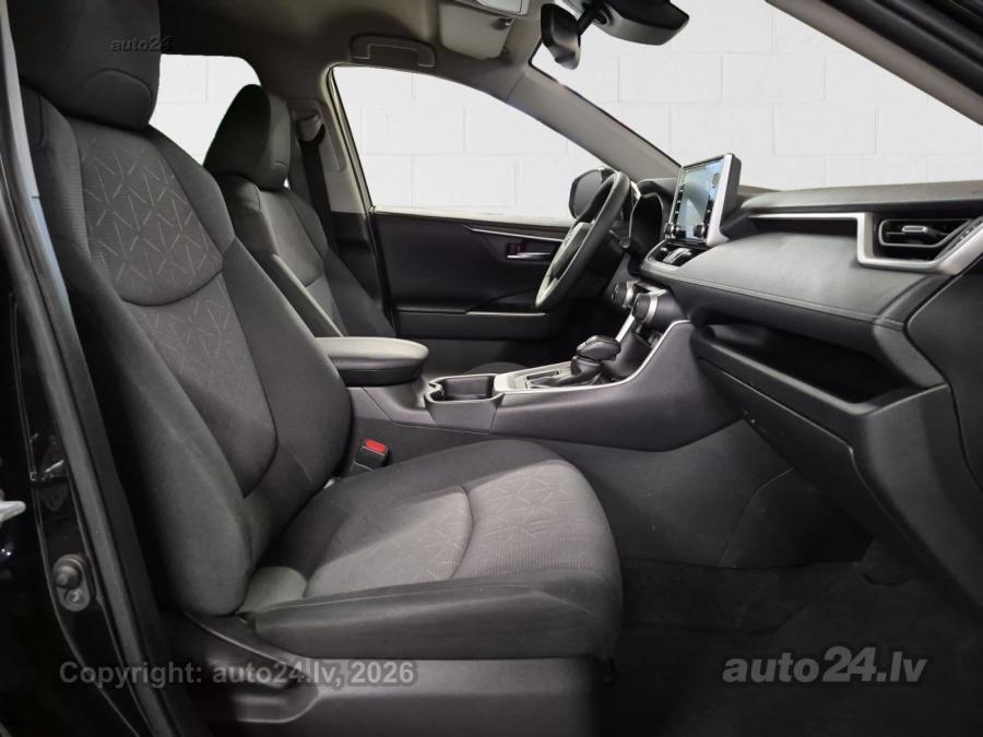 Melns Toyota RAV4 2021 Tallina, ar dzinēja tilpumu 2.00 L un nobraukumu 170 tūkst. km par 22490 €, foto 7 vietnē AUTOMOTO.COM.LV