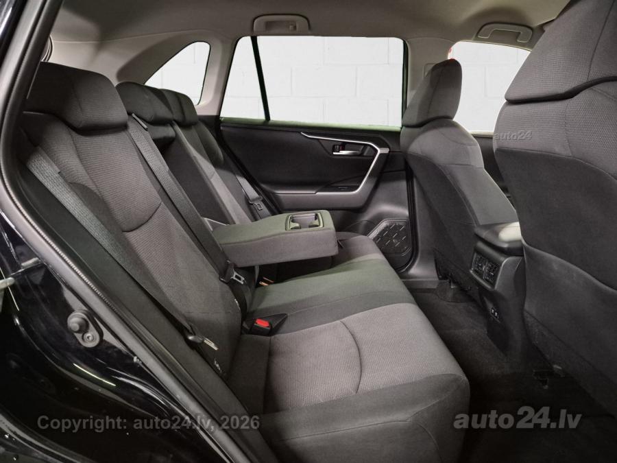 Melns Toyota RAV4 2021 Tallina, ar dzinēja tilpumu 2.00 L un nobraukumu 170 tūkst. km par 22490 €, foto 8 vietnē AUTOMOTO.COM.LV