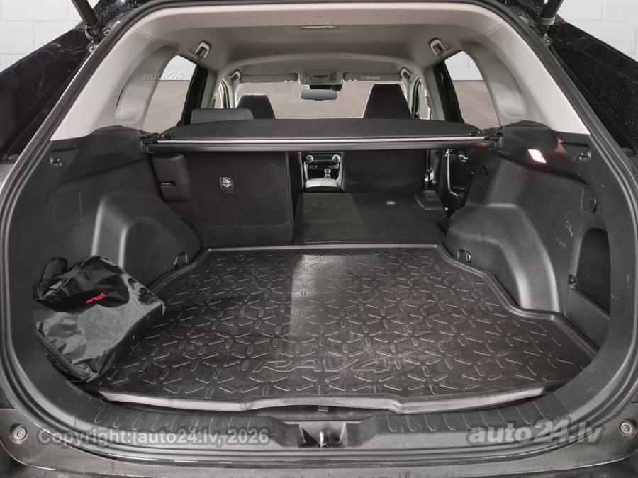 Melns Toyota RAV4 2021 Tallina, ar dzinēja tilpumu 2.00 L un nobraukumu 170 tūkst. km par 22490 €, foto 11 vietnē AUTOMOTO.COM.LV