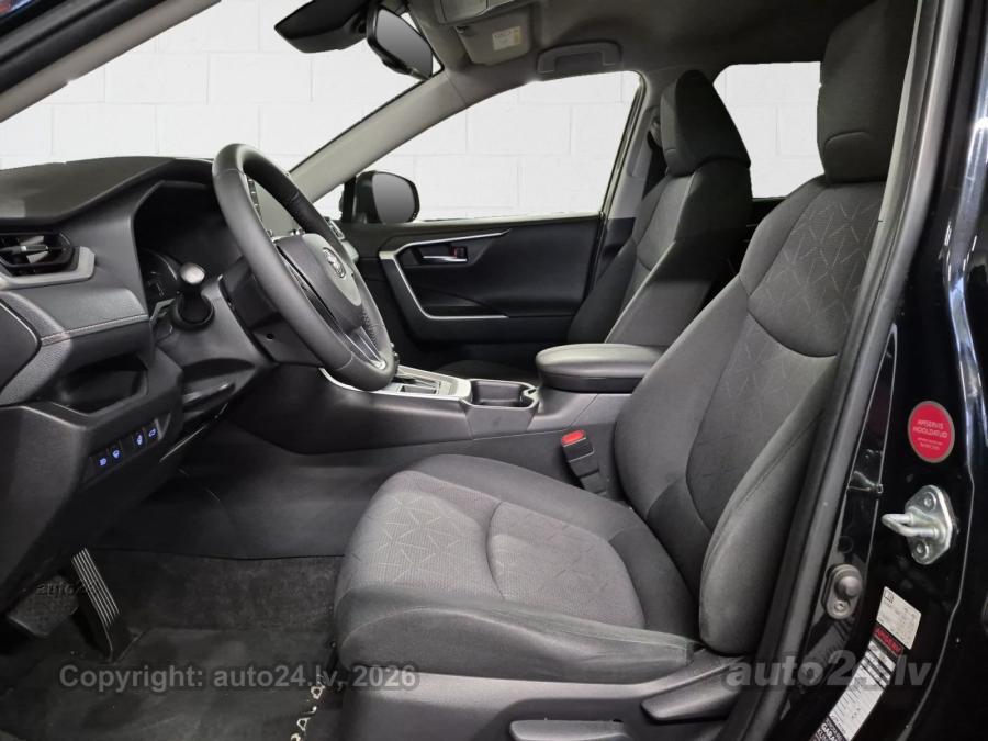 Melns Toyota RAV4 2021 Tallina, ar dzinēja tilpumu 2.00 L un nobraukumu 170 tūkst. km par 22490 €, foto 12 vietnē AUTOMOTO.COM.LV