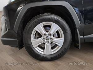 Melns Toyota RAV4 2021 Tallina, ar dzinēja tilpumu 2.00 L un nobraukumu 170 tūkst. km par 22490 €, foto 16 vietnē AUTOMOTO.COM.LV
