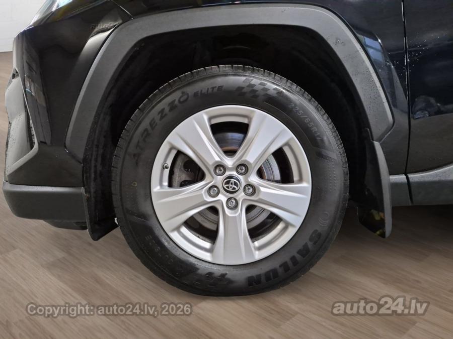 Melns Toyota RAV4 2021 Tallina, ar dzinēja tilpumu 2.00 L un nobraukumu 170 tūkst. km par 22490 €, foto 16 vietnē AUTOMOTO.COM.LV