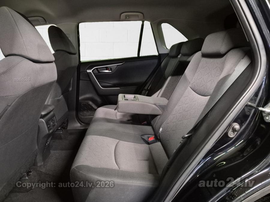 Melns Toyota RAV4 2021 Tallina, ar dzinēja tilpumu 2.00 L un nobraukumu 170 tūkst. km par 22490 €, foto 19 vietnē AUTOMOTO.COM.LV