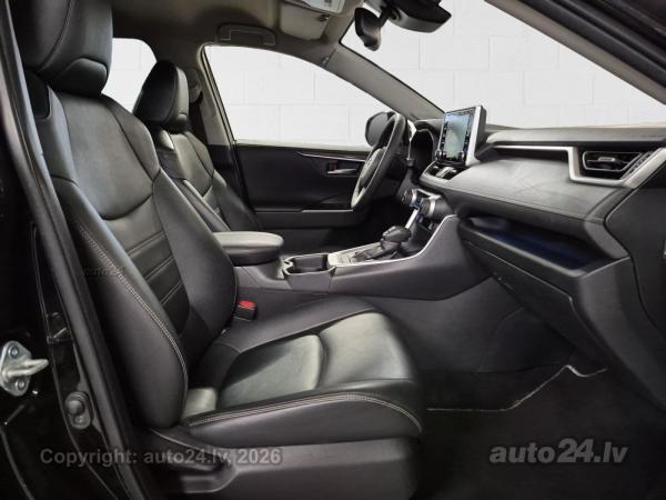 Melns Toyota RAV4 2021 Tallina, ar dzinēja tilpumu 2.50 L un nobraukumu 110 tūkst. km par 28490 €, foto 7 vietnē AUTOMOTO.COM.LV
