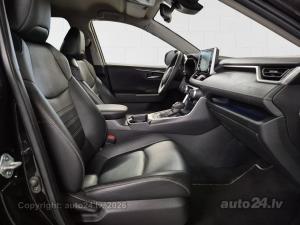 Melns Toyota RAV4 2021 Tallina, ar dzinēja tilpumu 2.50 L un nobraukumu 110 tūkst. km par 28490 €, foto 7 vietnē AUTOMOTO.COM.LV