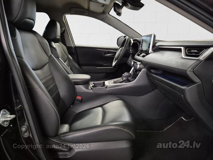 Melns Toyota RAV4 2021 Tallina, ar dzinēja tilpumu 2.50 L un nobraukumu 110 tūkst. km par 28490 €, foto 7 vietnē AUTOMOTO.COM.LV