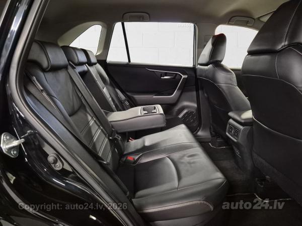 Melns Toyota RAV4 2021 Tallina, ar dzinēja tilpumu 2.50 L un nobraukumu 110 tūkst. km par 28490 €, foto 8 vietnē AUTOMOTO.COM.LV