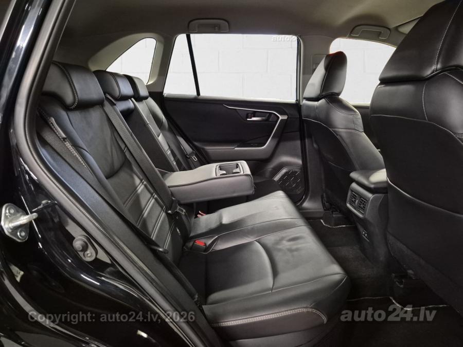 Melns Toyota RAV4 2021 Tallina, ar dzinēja tilpumu 2.50 L un nobraukumu 110 tūkst. km par 28490 €, foto 8 vietnē AUTOMOTO.COM.LV