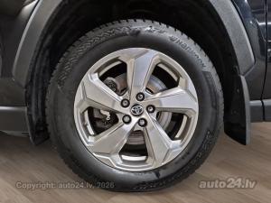 Melns Toyota RAV4 2021 Tallina, ar dzinēja tilpumu 2.50 L un nobraukumu 110 tūkst. km par 28490 €, foto 16 vietnē AUTOMOTO.COM.LV