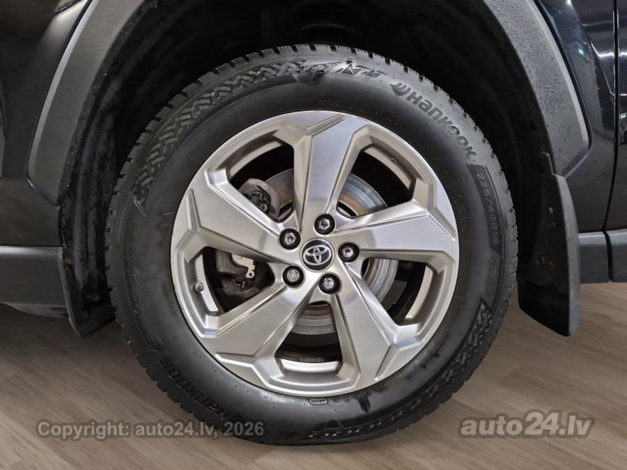 Melns Toyota RAV4 2021 Tallina, ar dzinēja tilpumu 2.50 L un nobraukumu 110 tūkst. km par 28490 €, foto 16 vietnē AUTOMOTO.COM.LV