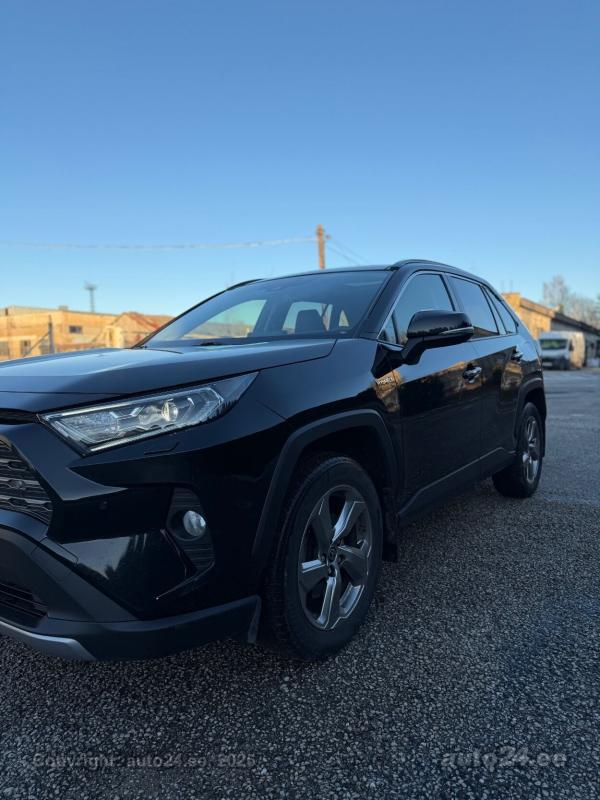 Melns Toyota RAV4 2022 Peltsamā, ar dzinēja tilpumu 2.50 L un nobraukumu 92 tūkst. km par 36000 €, foto 11 vietnē AUTOMOTO.COM.LV