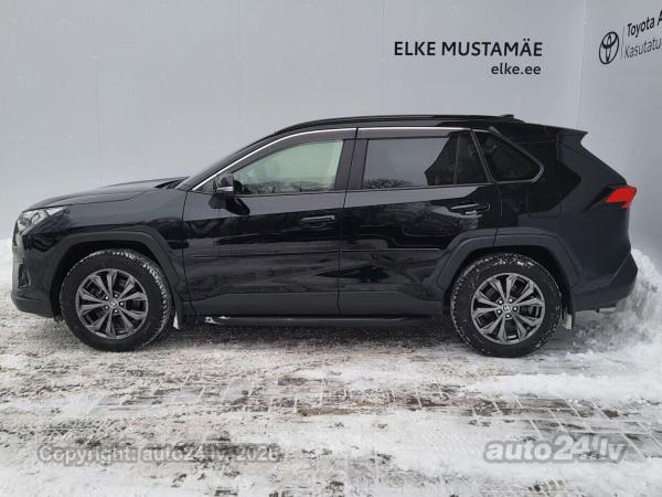 Black Toyota RAV4 2022 in Tallinn, with an engine capacity of 1.99 L and mileage of 31 thousand km for 31995 €, photo 3 on AUTOMOTO.COM.LV