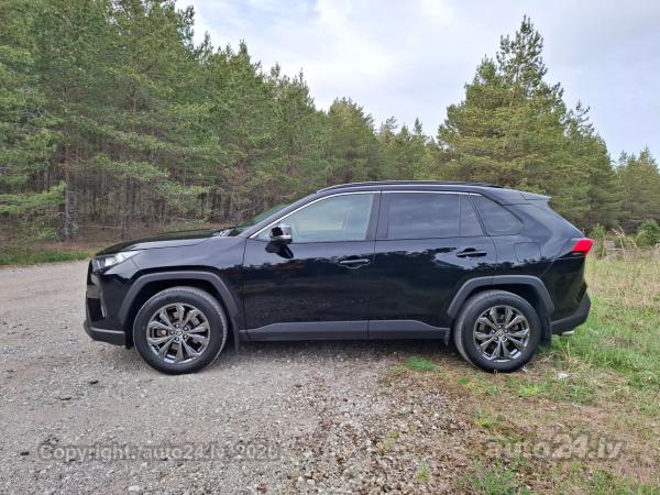 Black Toyota RAV4 2022 in Saku, with an engine capacity of 2.50 L and mileage of 78 thousand km for 29500 €, photo 2 on AUTOMOTO.COM.LV