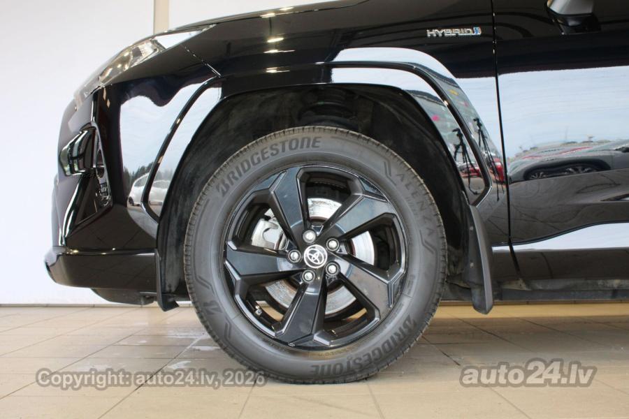 Melns Toyota RAV4 2022 Tallina, ar dzinēja tilpumu 2.50 L un nobraukumu 92 tūkst. km par 30490 €, foto 16 vietnē AUTOMOTO.COM.LV