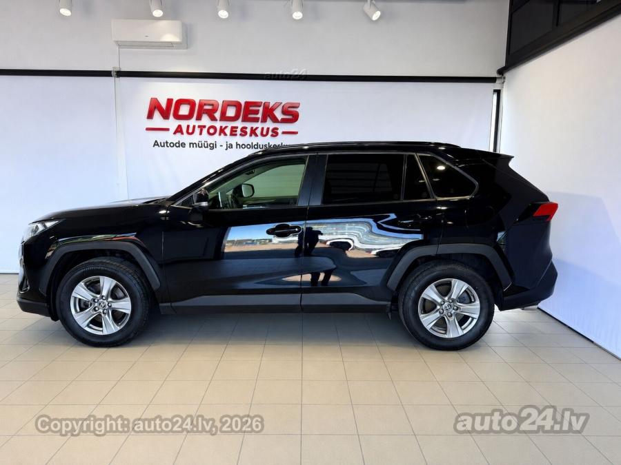 Black Toyota RAV4 2022 in Tallinn, with an engine capacity of 2.00 L and mileage of 86 thousand km for 24990 €, photo 4 on AUTOMOTO.COM.LV