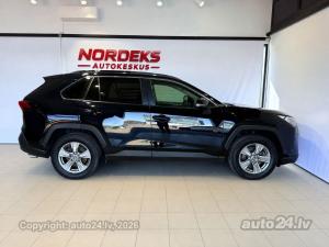 Black Toyota RAV4 2022 in Tallinn, with an engine capacity of 2.00 L and mileage of 86 thousand km for 24990 €, photo 5 on AUTOMOTO.COM.LV