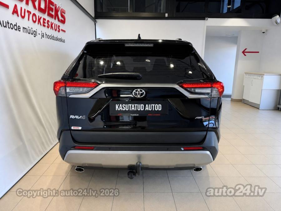 Black Toyota RAV4 2022 in Tallinn, with an engine capacity of 2.00 L and mileage of 86 thousand km for 24990 €, photo 7 on AUTOMOTO.COM.LV
