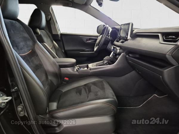 Black Toyota RAV4 2022 in Tallinn, with an engine capacity of 2.50 L and mileage of 62 thousand km for 31490 €, photo 7 on AUTOMOTO.COM.LV