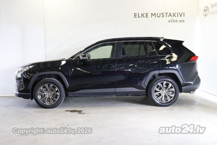 Black Toyota RAV4 2022 in Tallinn, with an engine capacity of 2.49 L and mileage of 57 thousand km for 29990 €, photo 4 on AUTOMOTO.COM.LV