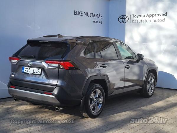 Melns Toyota RAV4 2023 Tallina, ar dzinēja tilpumu 1.99 L un nobraukumu 50 tūkst. km par 28995 €, foto 2 vietnē AUTOMOTO.COM.LV