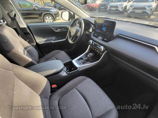 Черный Тойота РАВ 4 2023 в Таллин, объемом двигателя 1.99 л и пробегом 50 тыс. км за 28995 €, фото 6 на AUTOMOTO.COM.LV