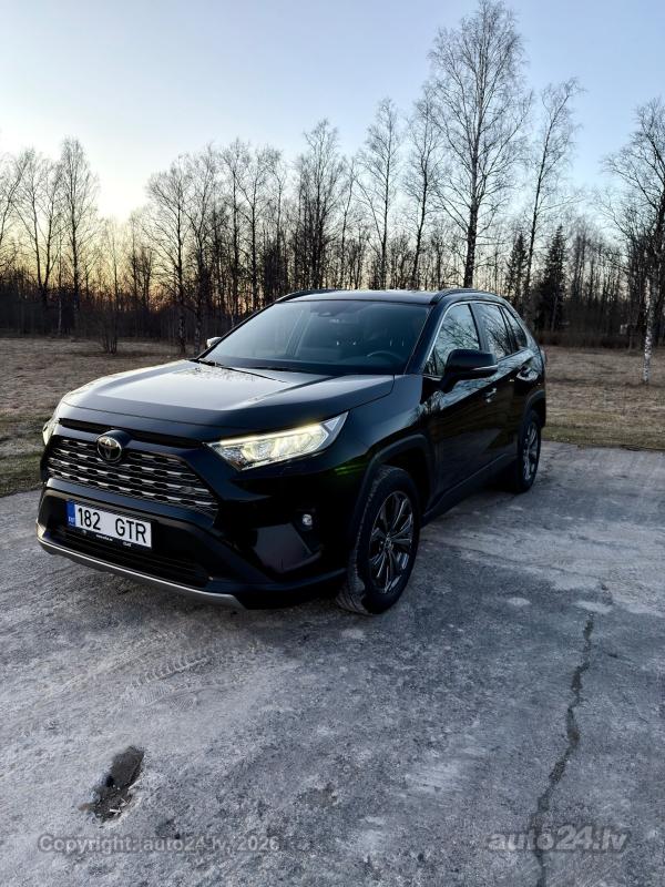 Melns Toyota RAV4 2023 Tallina, ar dzinēja tilpumu 2.00 L un nobraukumu 83 tūkst. km par 31500 €, foto 1 vietnē AUTOMOTO.COM.LV