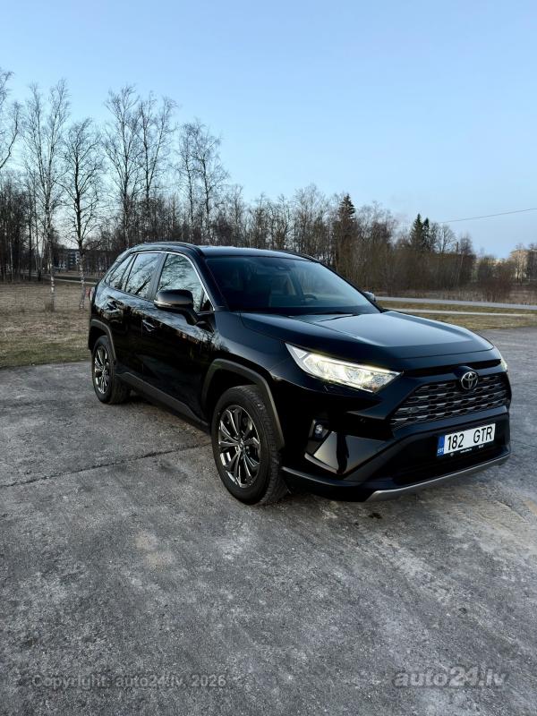 Melns Toyota RAV4 2023 Tallina, ar dzinēja tilpumu 2.00 L un nobraukumu 83 tūkst. km par 31500 €, foto 3 vietnē AUTOMOTO.COM.LV
