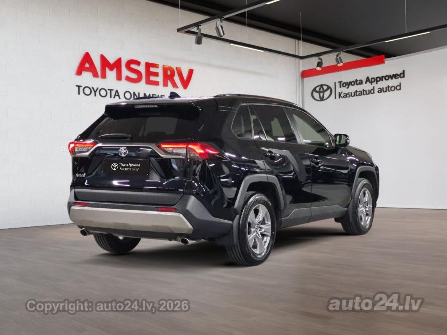 Melns Toyota RAV4 2023 Tallina, ar dzinēja tilpumu 2.00 L un nobraukumu 25 tūkst. km par 30990 €, foto 3 vietnē AUTOMOTO.COM.LV