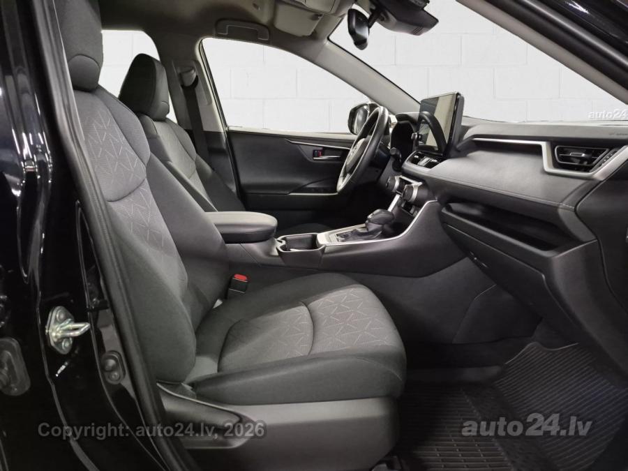Melns Toyota RAV4 2023 Tallina, ar dzinēja tilpumu 2.00 L un nobraukumu 25 tūkst. km par 30990 €, foto 7 vietnē AUTOMOTO.COM.LV